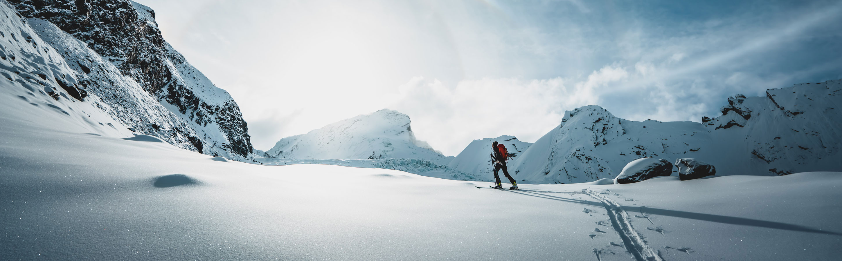 Skiing socks & Base layers - discover the FALKE selection | FALKE